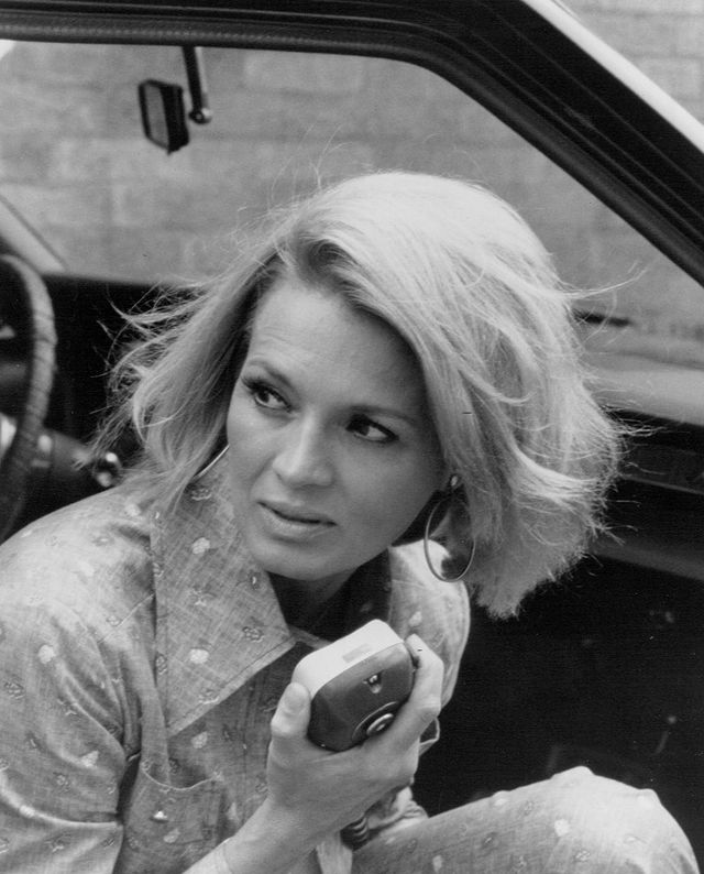 Life at 92: A Glimpse into Angie Dickinson's Solo Journey in Beverly ...