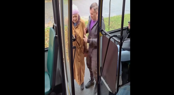 The Unseen Lesson on Compassion: A Bus Driver's Act of Kindness Toward ...