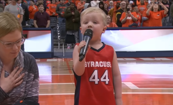 3-Year-Old Fearlessly Sings National Anthem In Front Of A Crowd - The ...