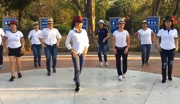Nine Women Perform Catchy Line Dance to ‘Sugar, Sugar’ - The Best Media