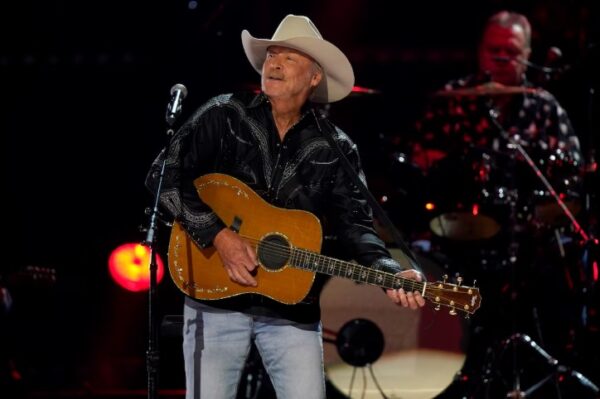 Alan Jackson, a true country music legend, lit up Salt Lake City’s ...